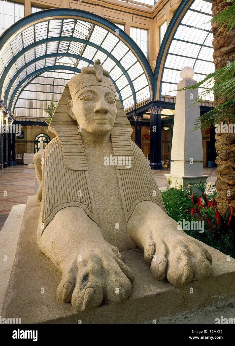 Statue sphinx statue london hi-res stock photography and images - Alamy