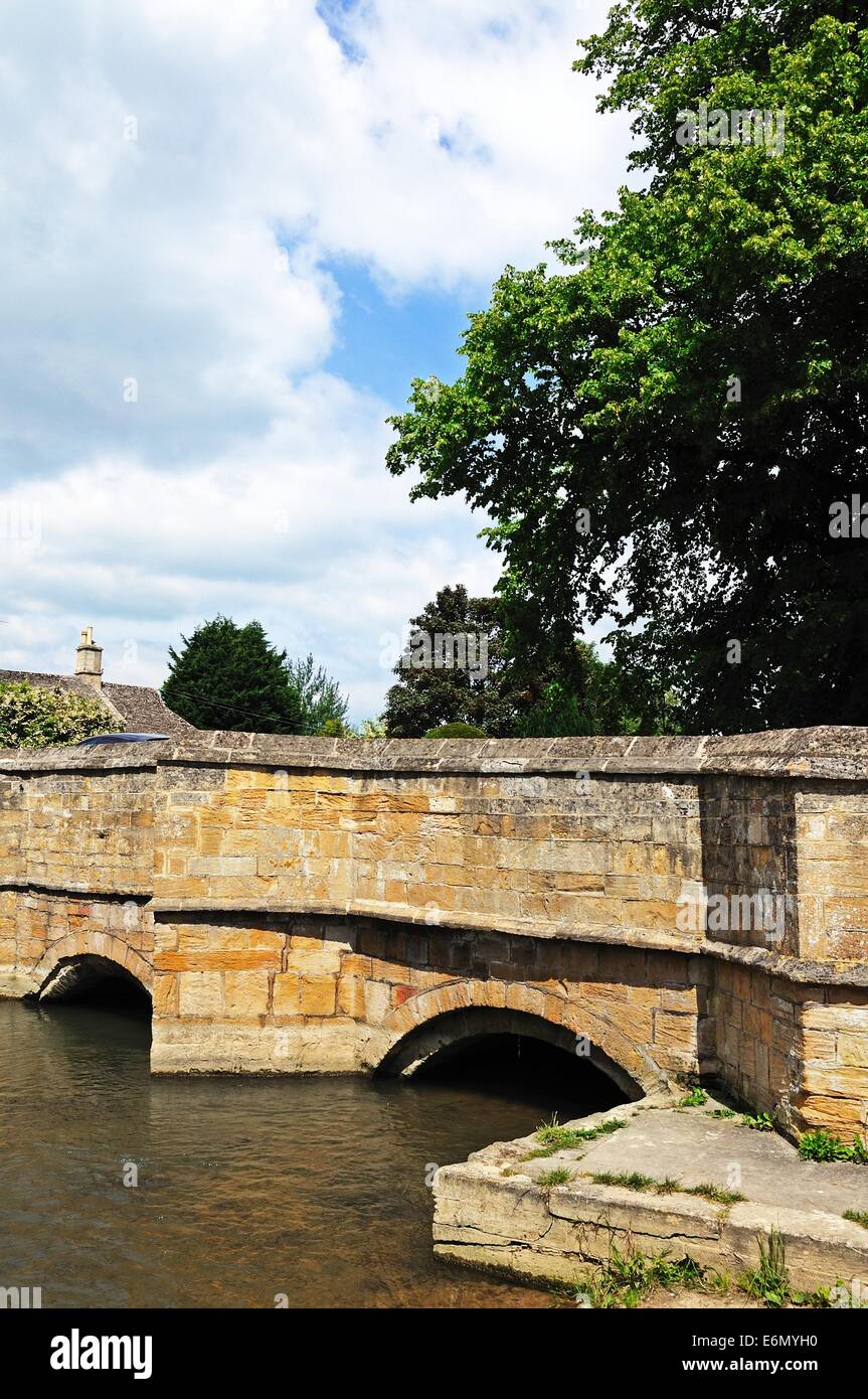 England medieval stone bridge hi-res stock photography and images - Alamy