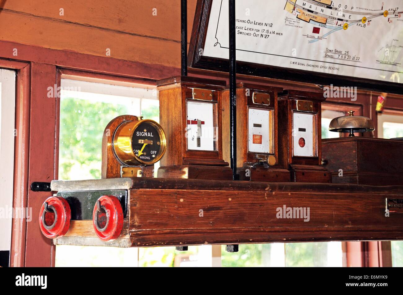 Mechanical railway signal hi-res stock photography and images - Alamy