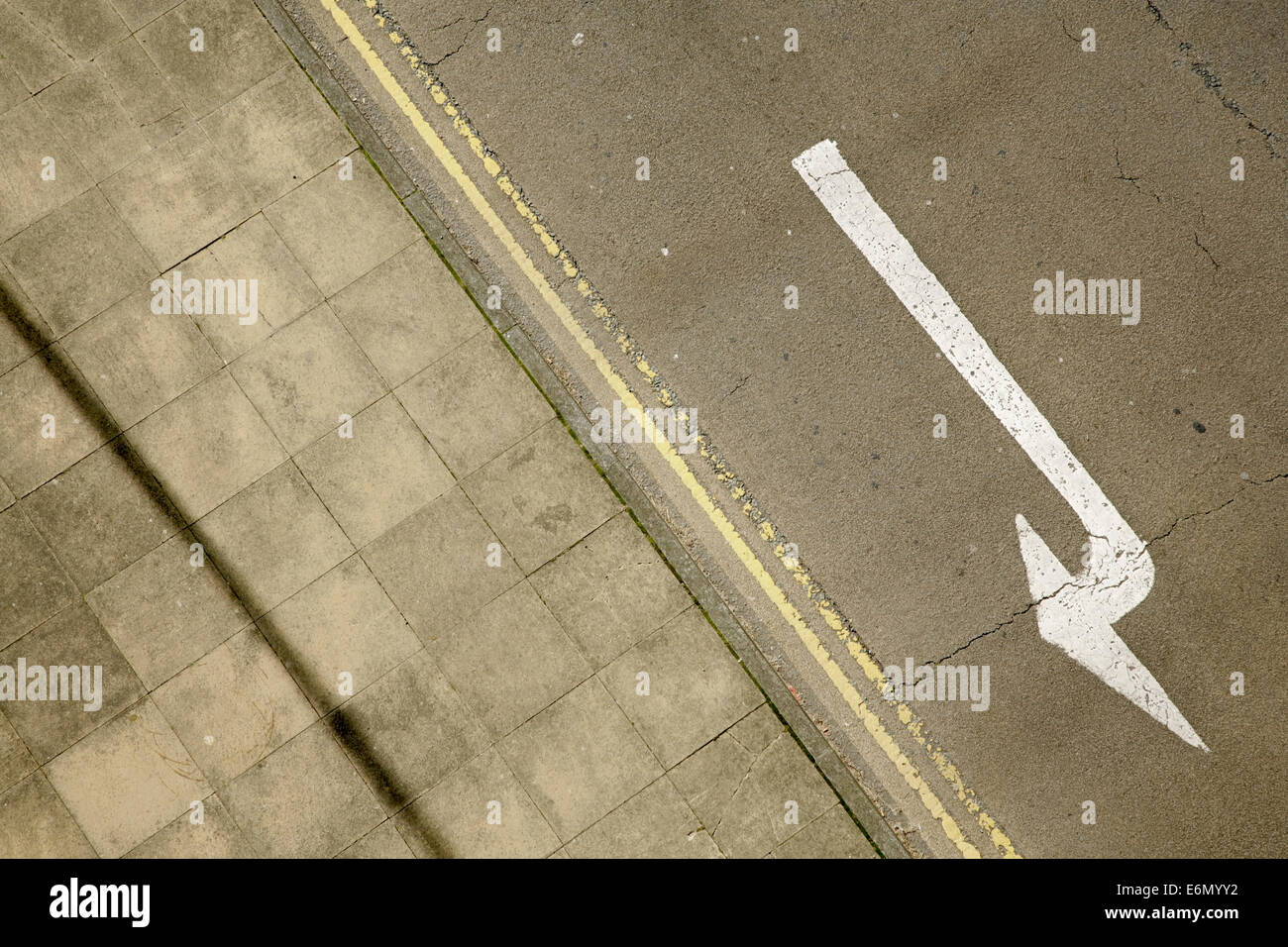 Turn right arrow on road with double yellow lines Stock Photo - Alamy