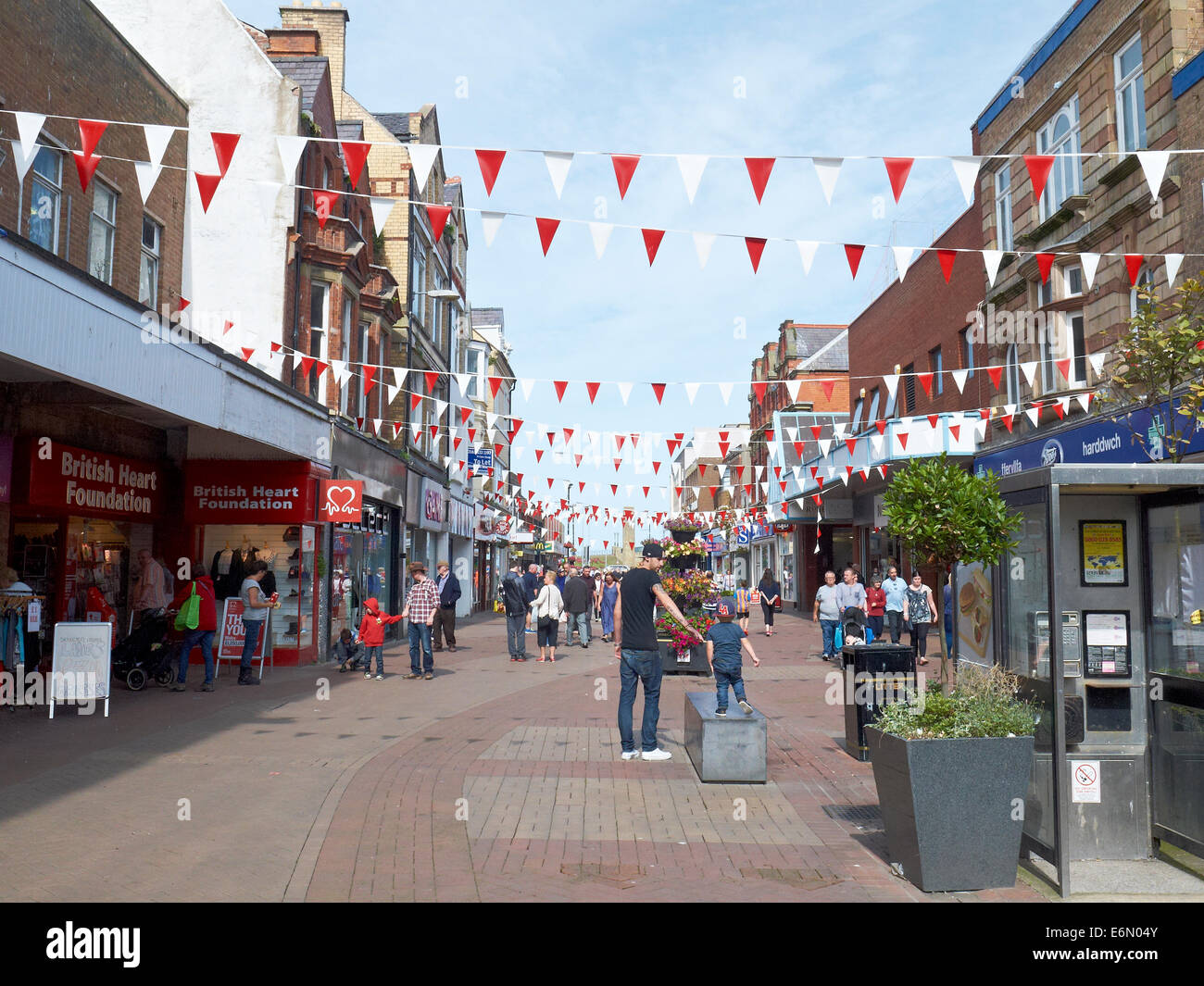High street rhyl hi-res stock photography and images - Alamy