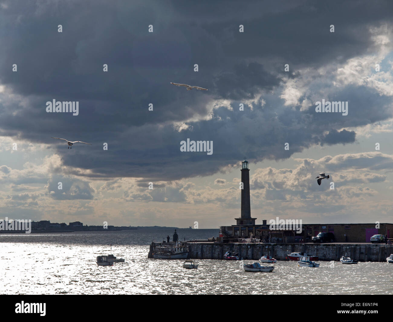 Margate harbour kent lighthouse hi-res stock photography and images - Alamy