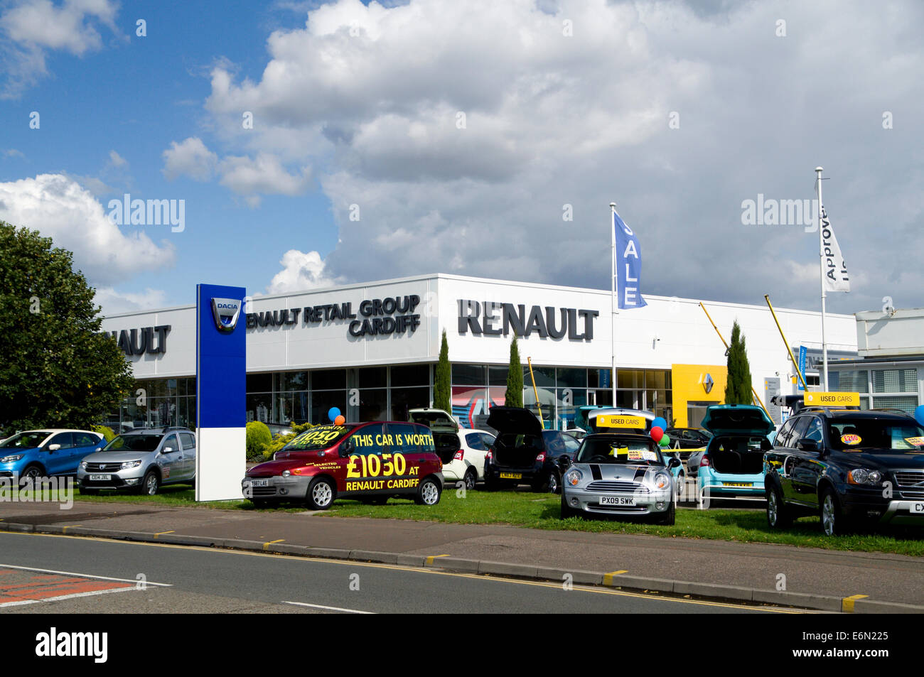 Renault car Dealership, Penarth Road, Cardiff, Wales Stock Photo - Alamy