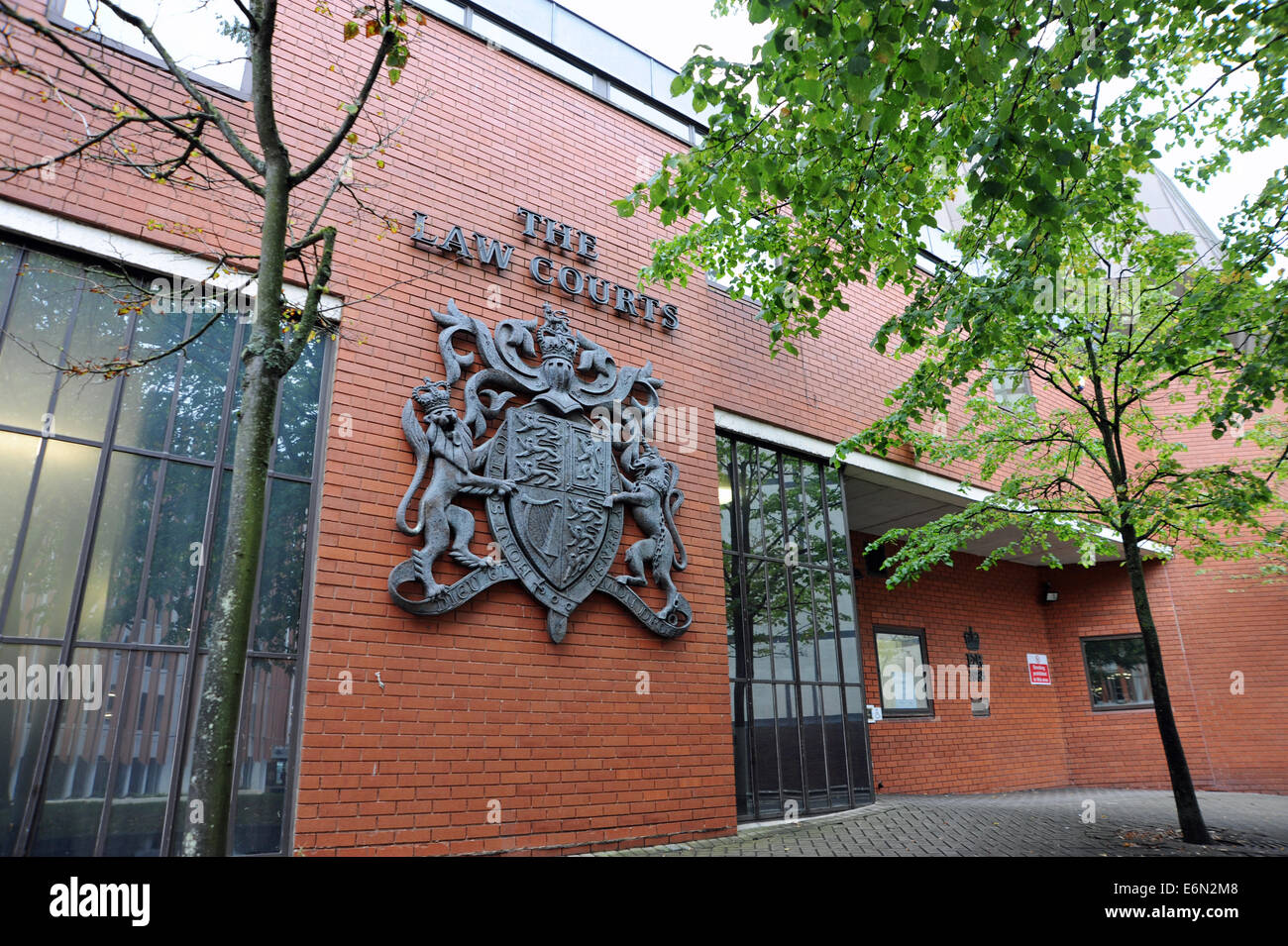 Swindon Wiltshire UK - The Crown Court Building Stock Photo - Alamy