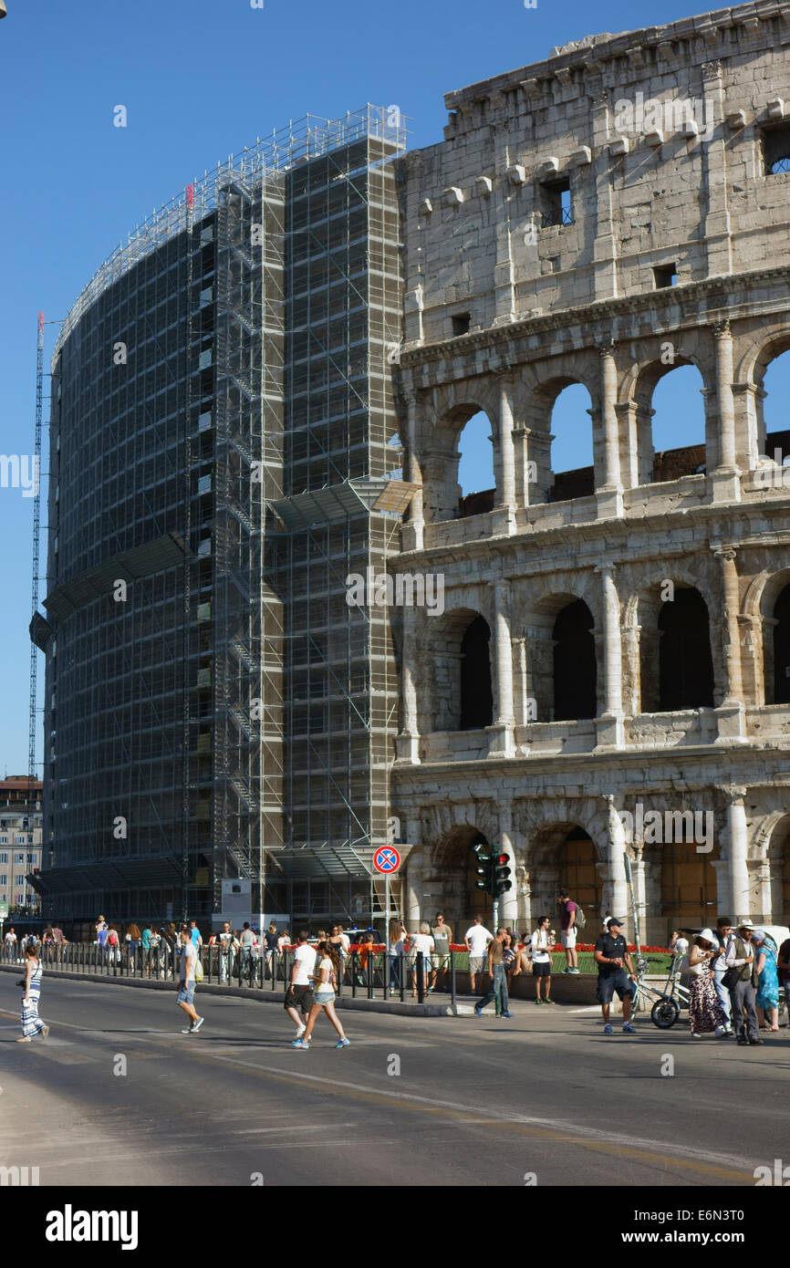 Colosseum with scaffolding Rome Italy Stock Photo - Alamy