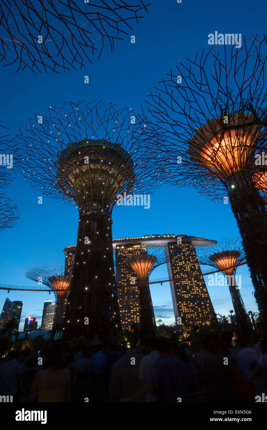 Gardens by the bay marina bay sands hi-res stock photography and images ...