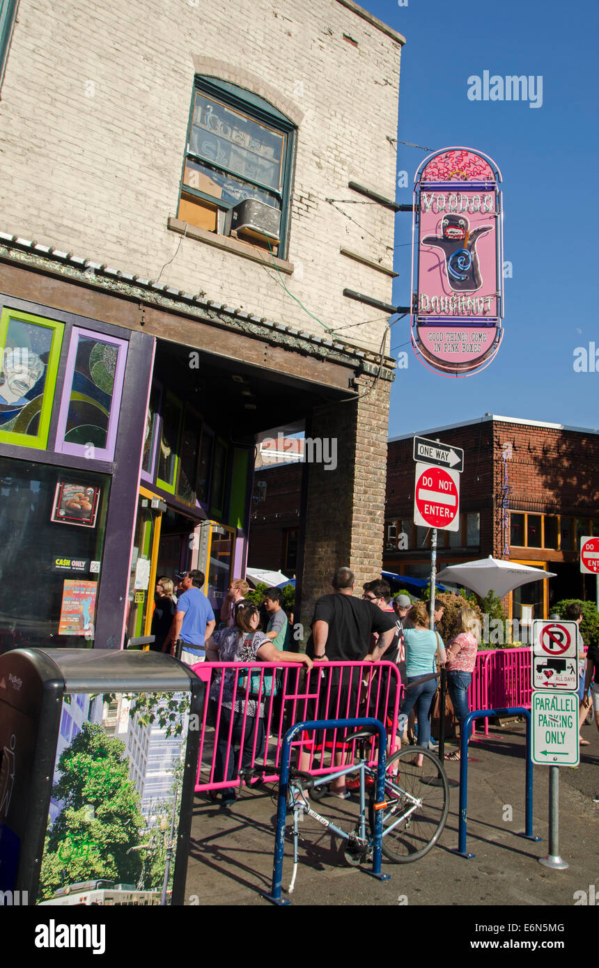 Queue at Voodoo Doughnuts, Portland, Oregon Stock Photo - Alamy