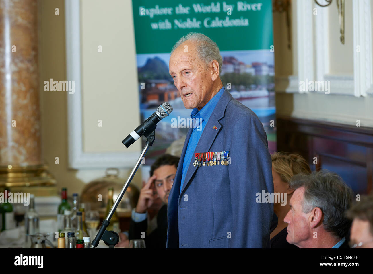 Dr Stephen Weiss at the Oldie literary Lunch 01/10/13 Stock Photo - Alamy