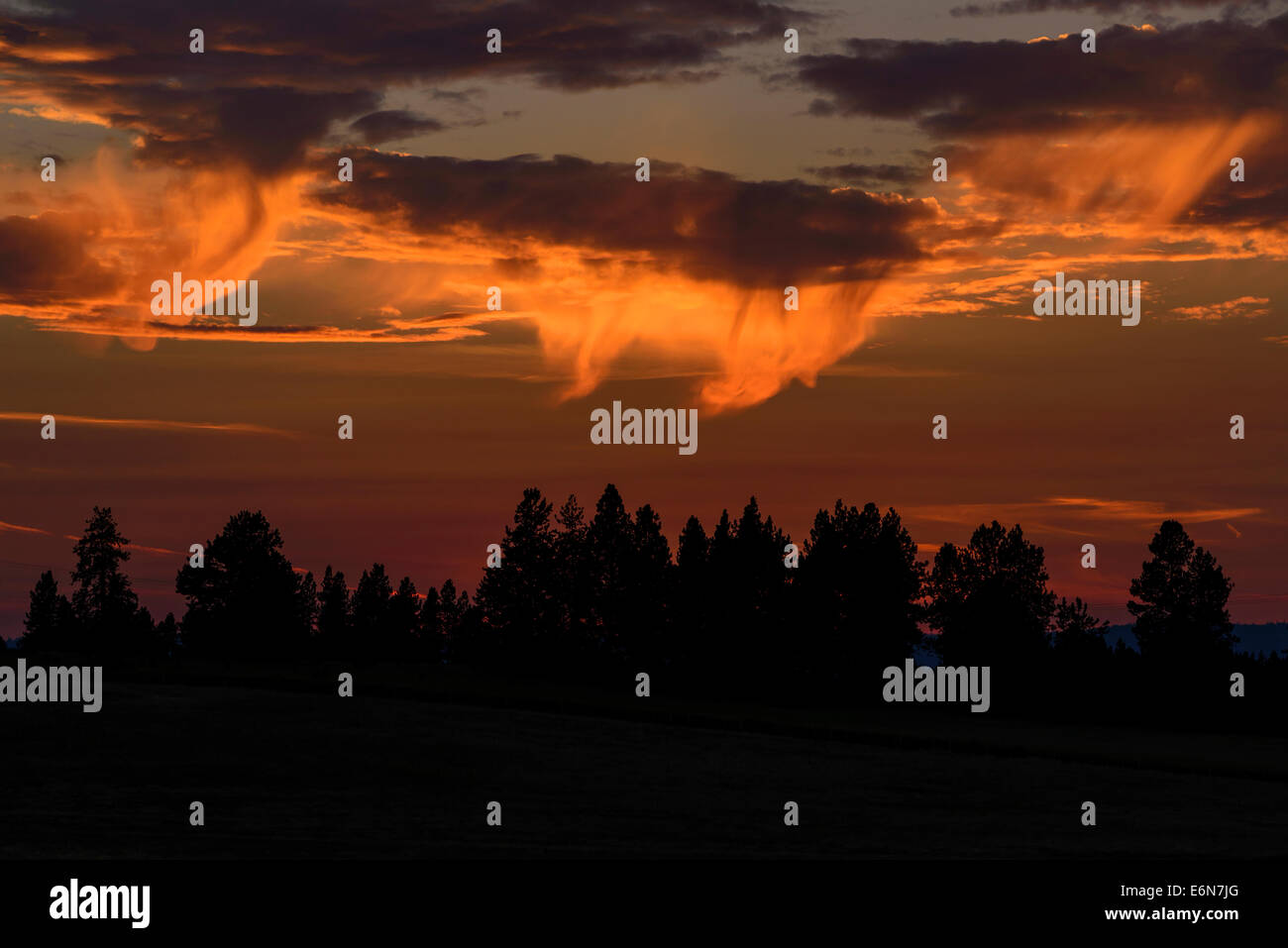 Colorful sunset in Oregon's Blue Mountains Stock Photo - Alamy