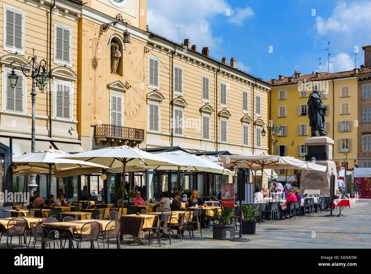 Restaurant in front of The Palazzo del Governatore in the historic city ...