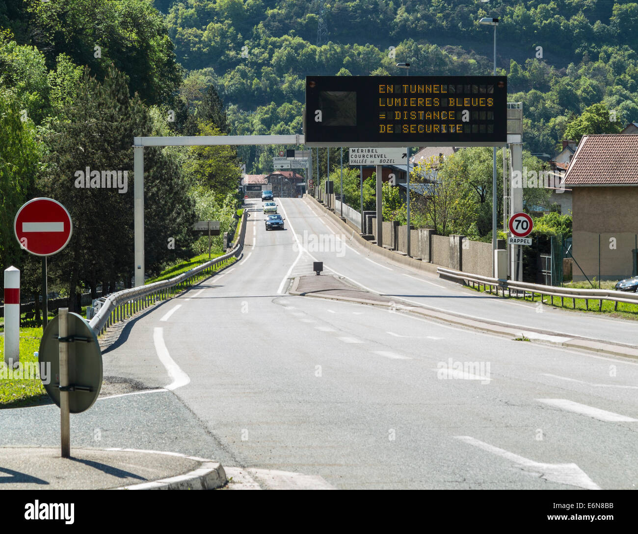 Road gantry sign hi-res stock photography and images - Alamy