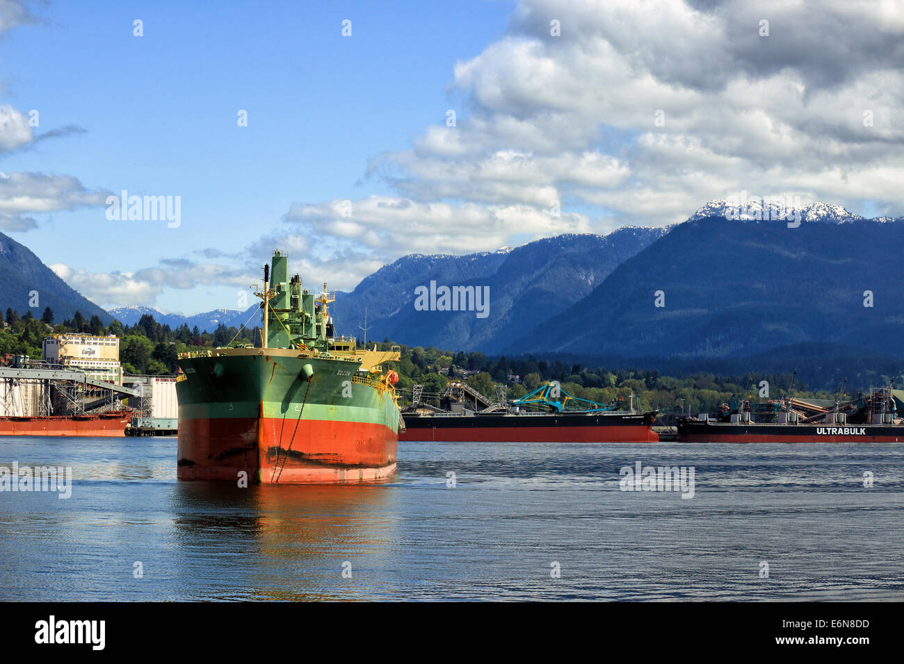 Various bulk carriers, including Sozon (Flag: Malta), Global ...