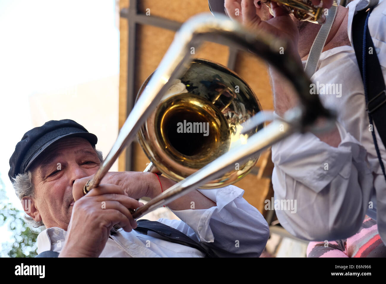 Jerusalem, Israel. 27th Aug, 2014. Musicians, dancers and acrobatic ...