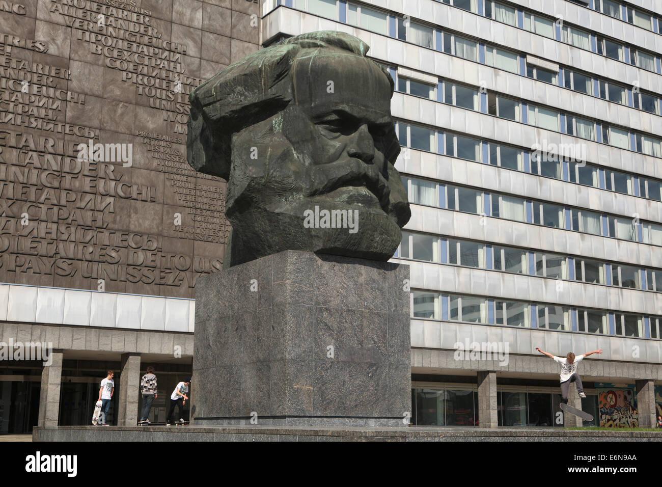 Karl Marx Monument by Soviet sculptor Lev Kerbel in Chemnitz, Saxony ...