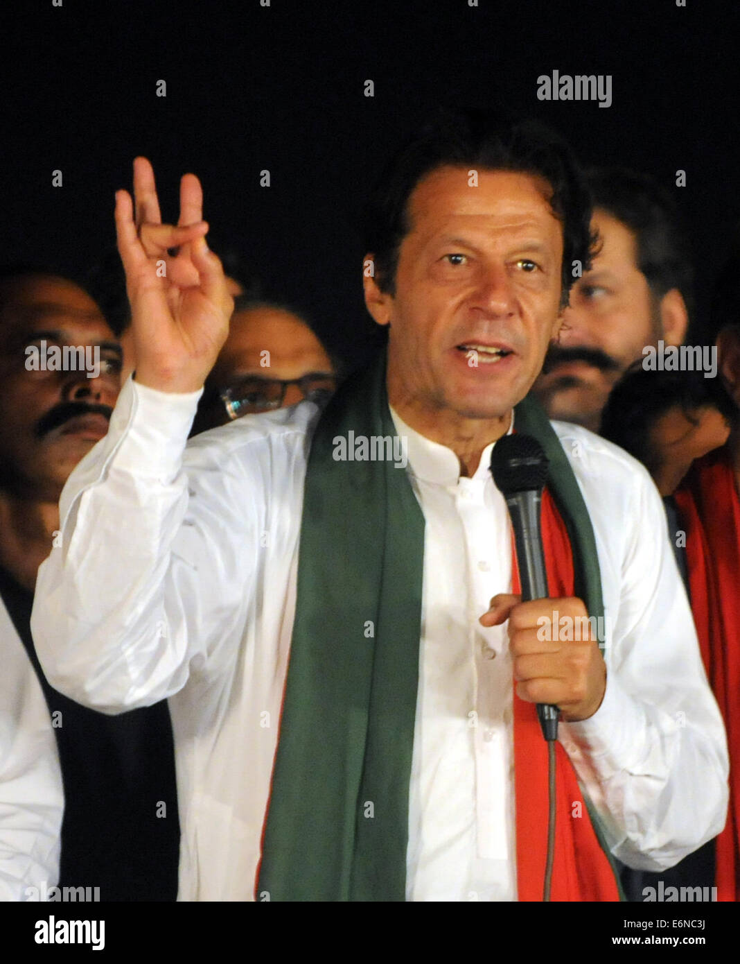 Islamabad, Pakistan. 27th Aug, 2014. Pakistani opposition politician ...