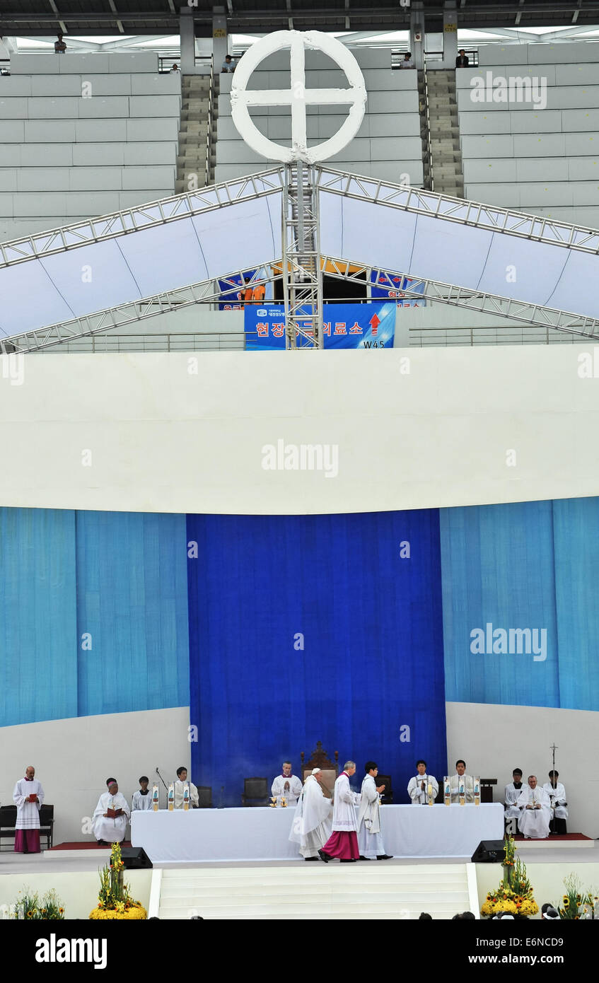 Pope Francis, August 15, 2014, Seoul, Daejeon, South Korea : Pope ...