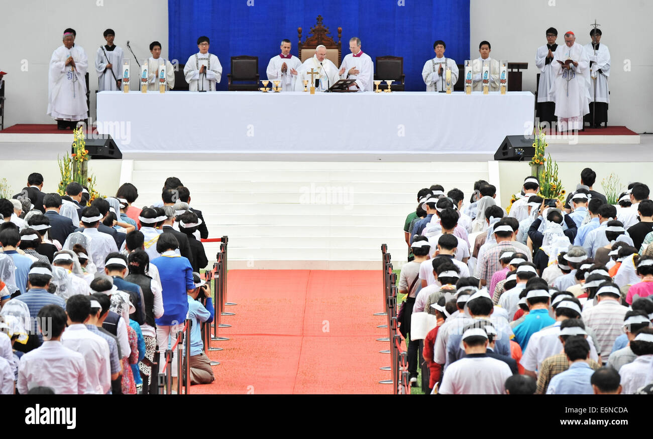 Pope Francis, August 15, 2014, Seoul, Daejeon, South Korea : Pope ...