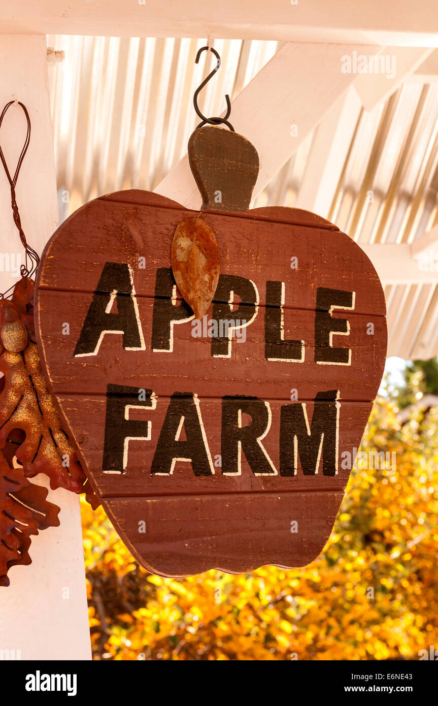 Red apple farm hi-res stock photography and images - Alamy