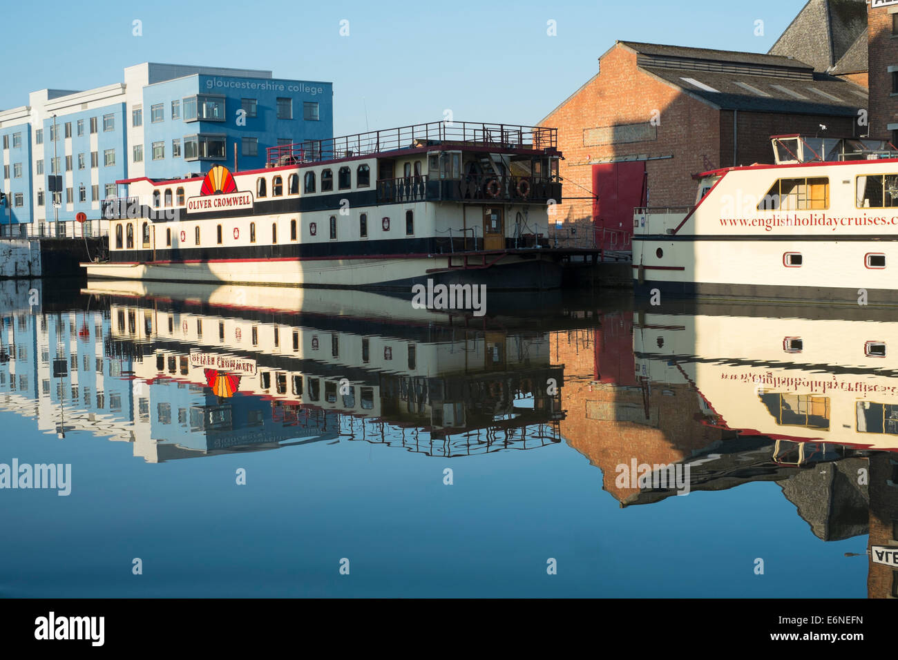 Early morning reflections at Gloucester historic docks Stock Photo - Alamy