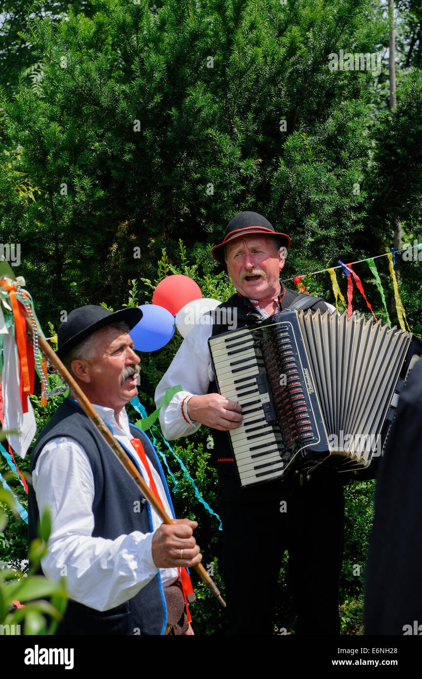 Folk costume eastern europe hi-res stock photography and images - Alamy