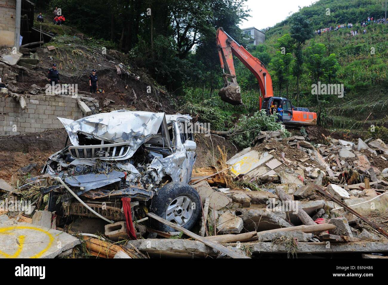 Destoryed city hi-res stock photography and images - Alamy