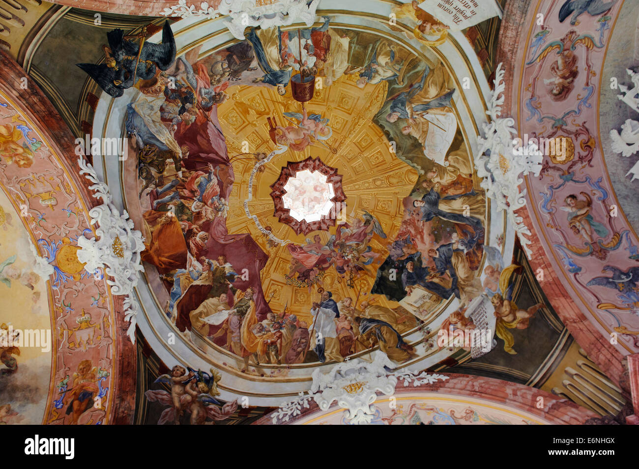 Crypt europe grave hi-res stock photography and images - Alamy