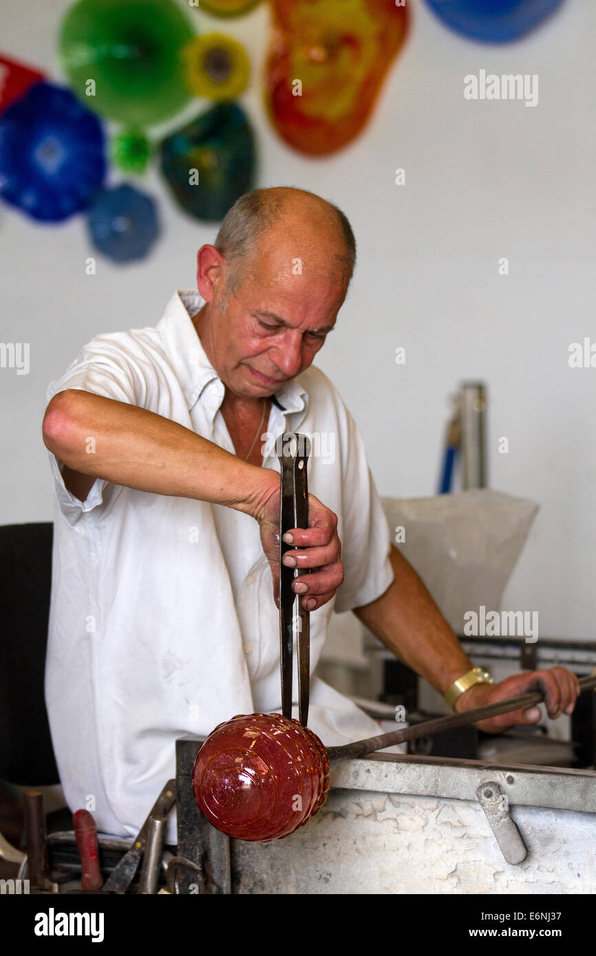 John Ditchfield, Master Glass Blower of Glasform Ltd, Singleton ...