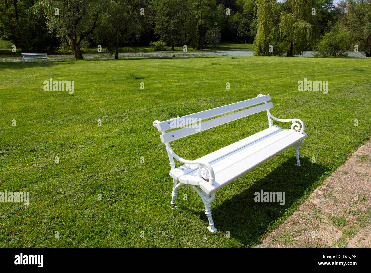 White bench hi-res stock photography and images - Alamy