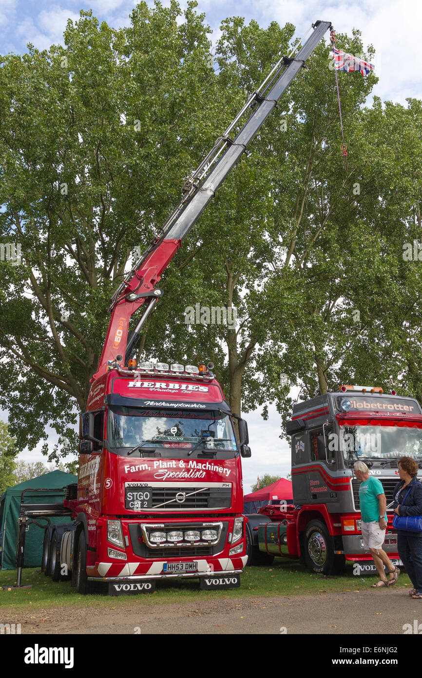 American lorries hi-res stock photography and images - Alamy