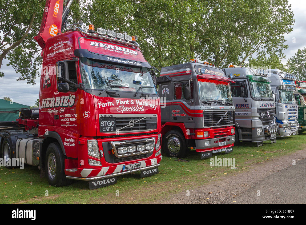 American lorries hi-res stock photography and images - Alamy