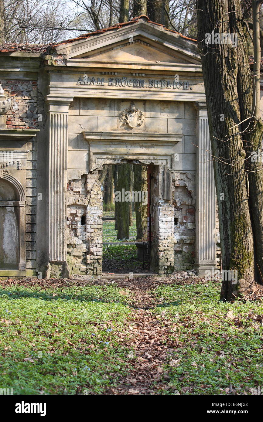Old entombment wall and archway on abandoned cemetery Stock Photo - Alamy