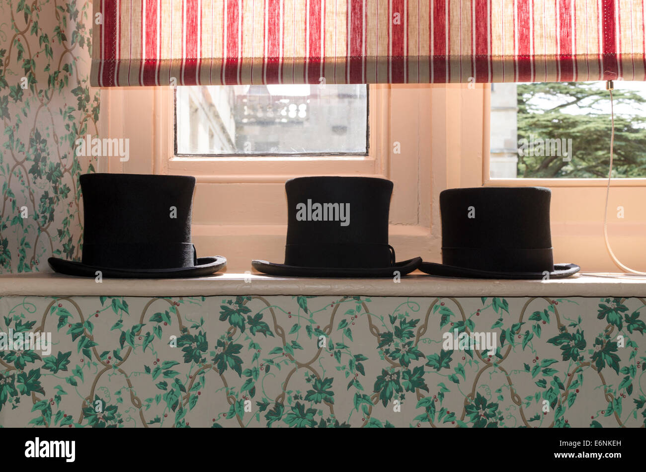 Top hat victorian hi-res stock photography and images - Alamy