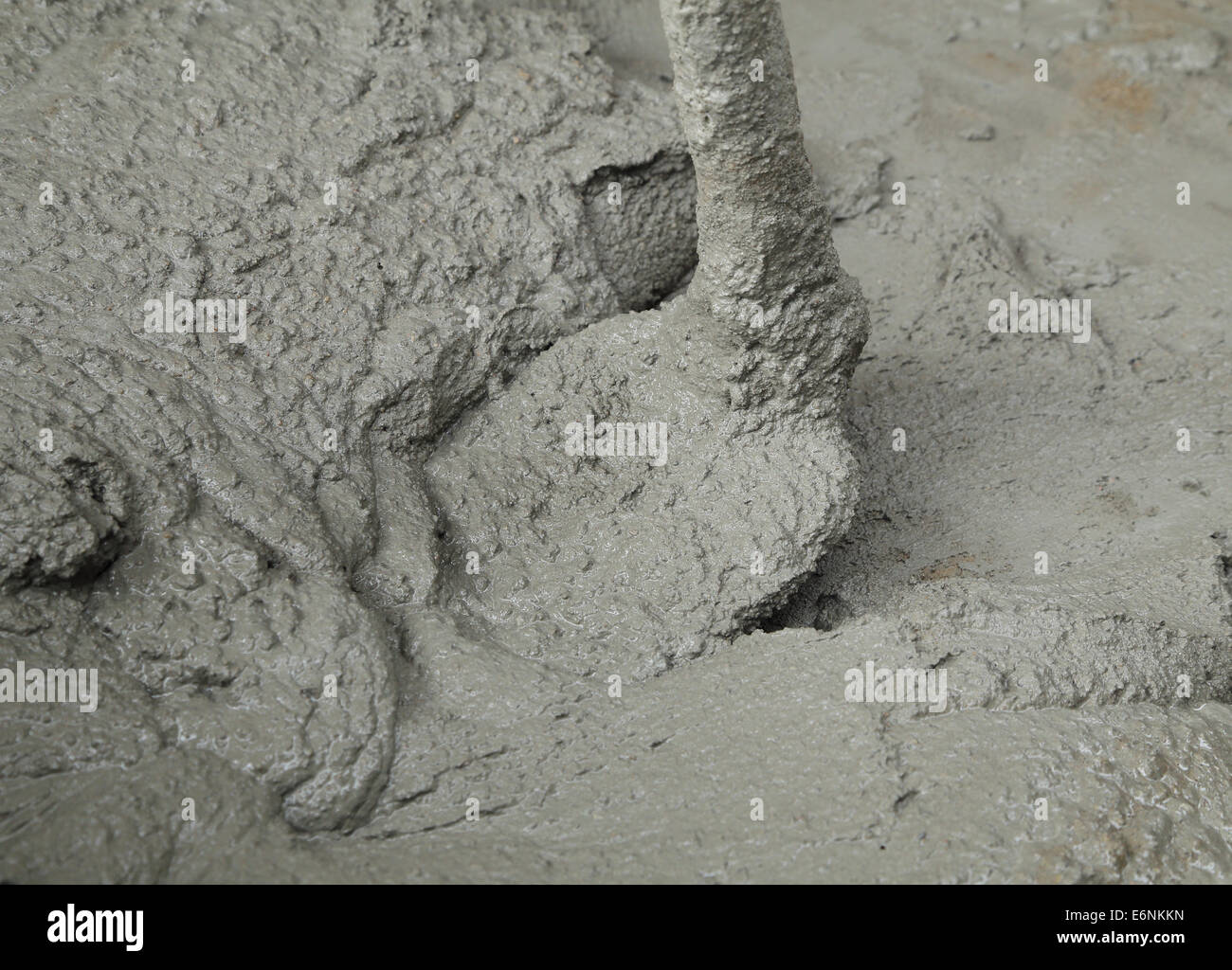 spade and wet cement for construction process Stock Photo - Alamy