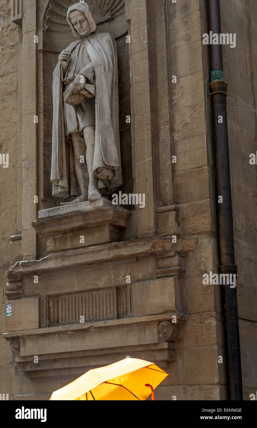 Umbrella statue hi-res stock photography and images - Alamy