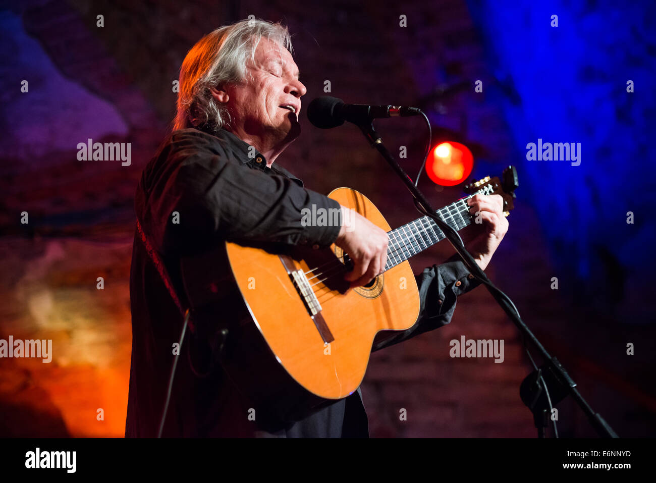 Singer legendary hi-res stock photography and images - Alamy
