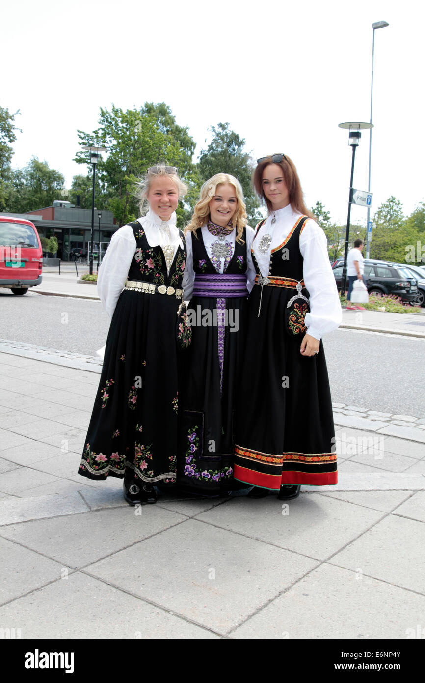 Traditionelle tracht traditionelle trachten hi-res stock photography ...