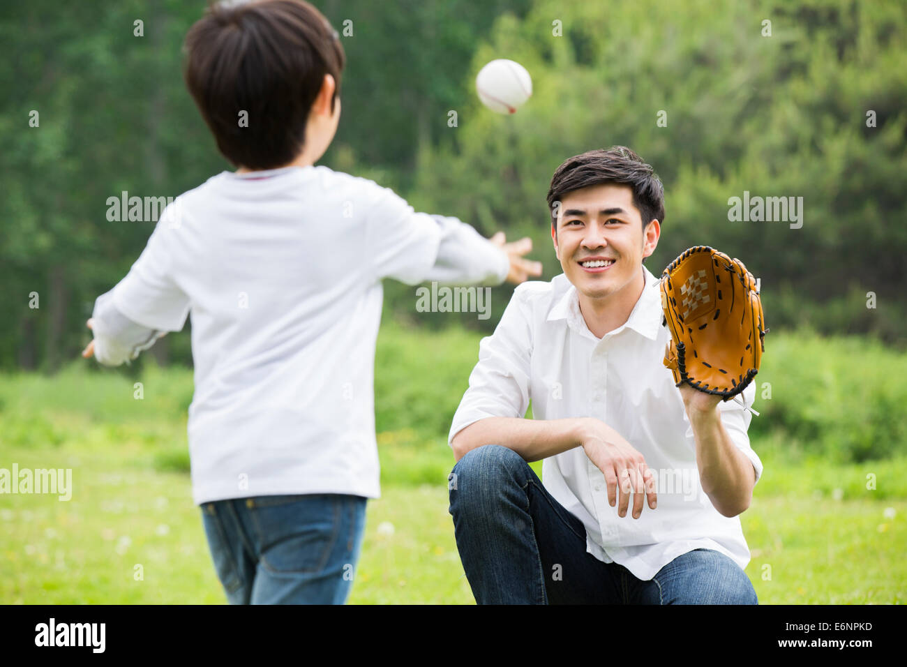 Father and son playing baseball Stock Photo - Alamy