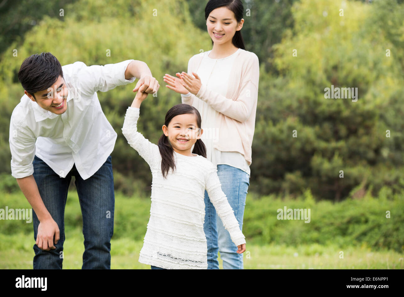 Family playing games Stock Photo - Alamy