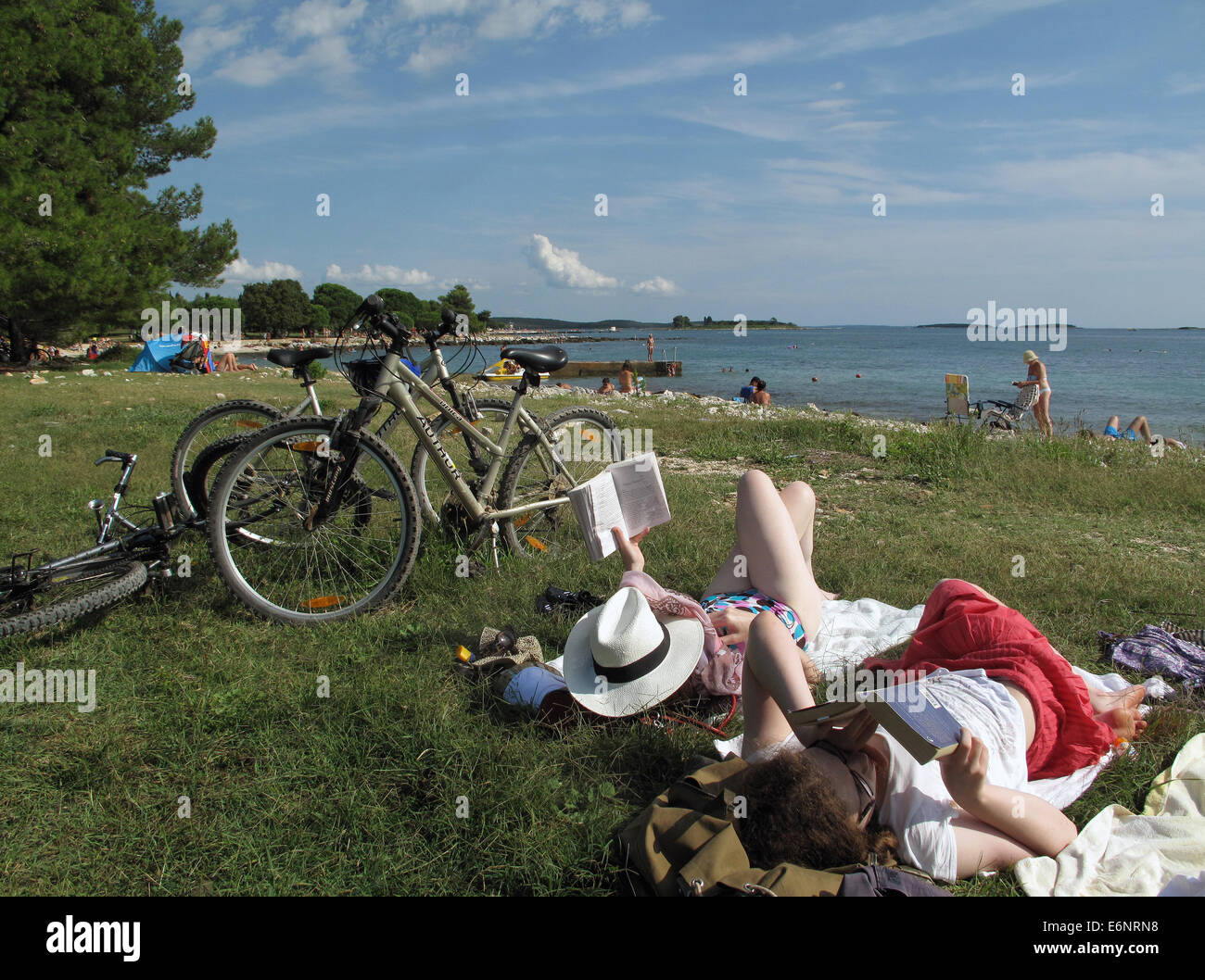 Female sunbathers hi-res stock photography and images - Alamy