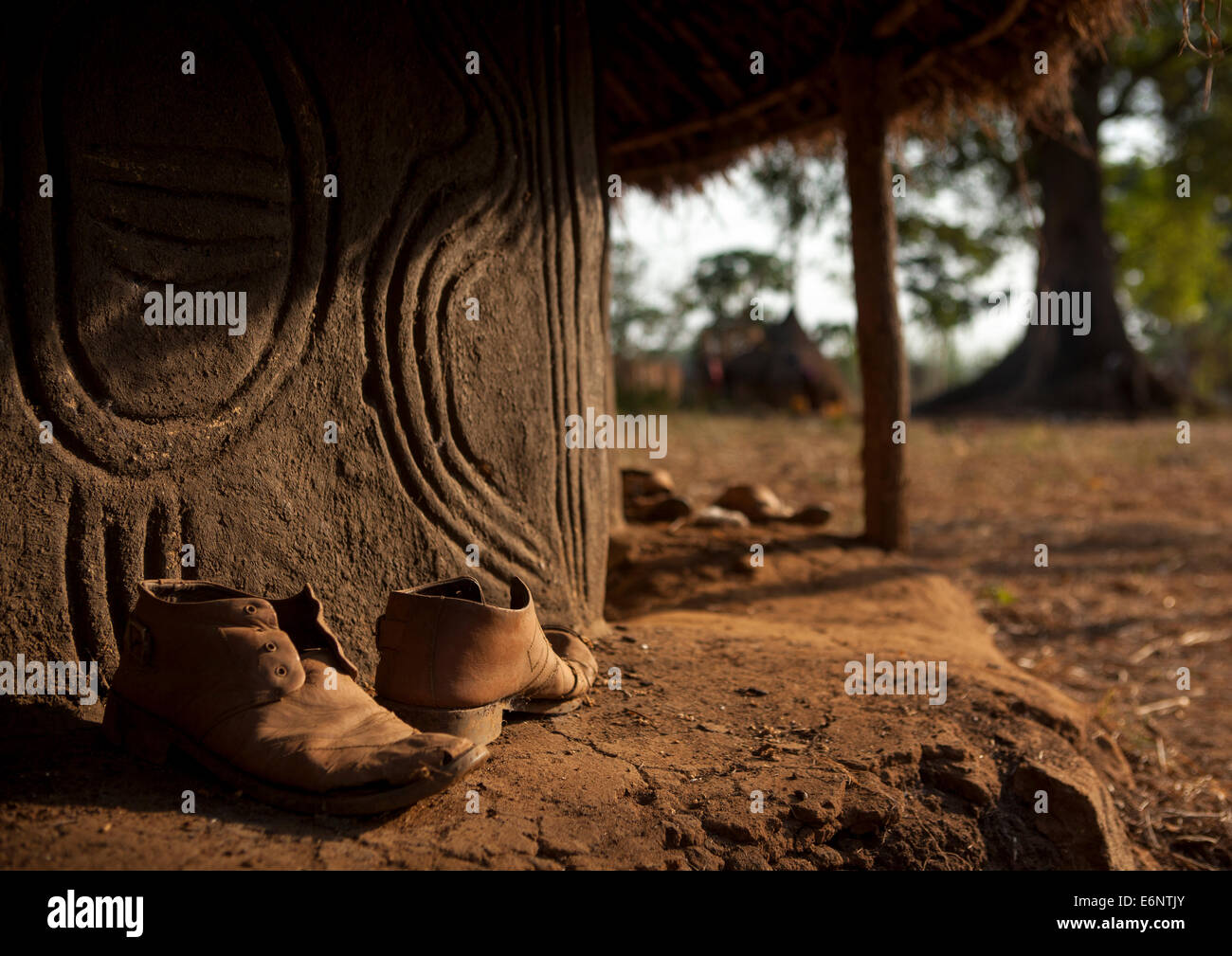 Ethiopia gambela village anuak tribe hi-res stock photography and ...