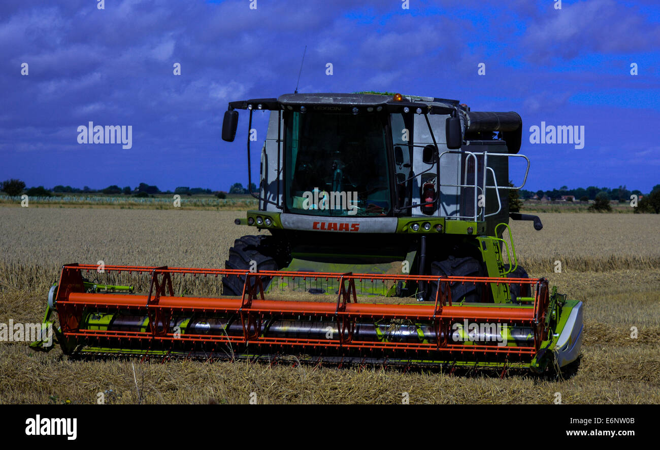 Front view claas combine hi-res stock photography and images - Alamy