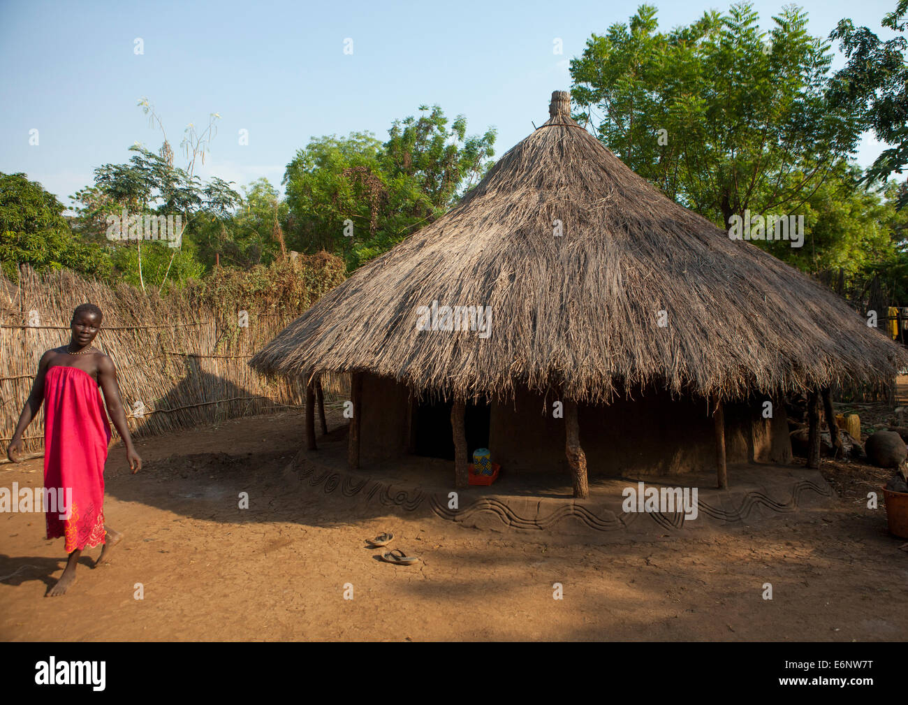 Anuak Tribe Girl In Abobo, The Former Anuak King Village, Gambela ...