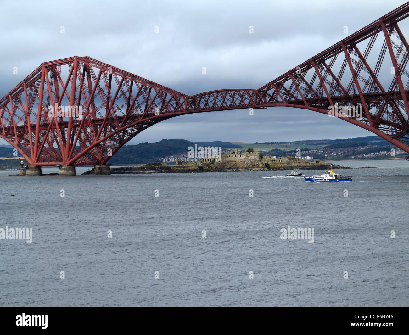 Forth Bridge - cantilever railway bridge - Between North and South ...