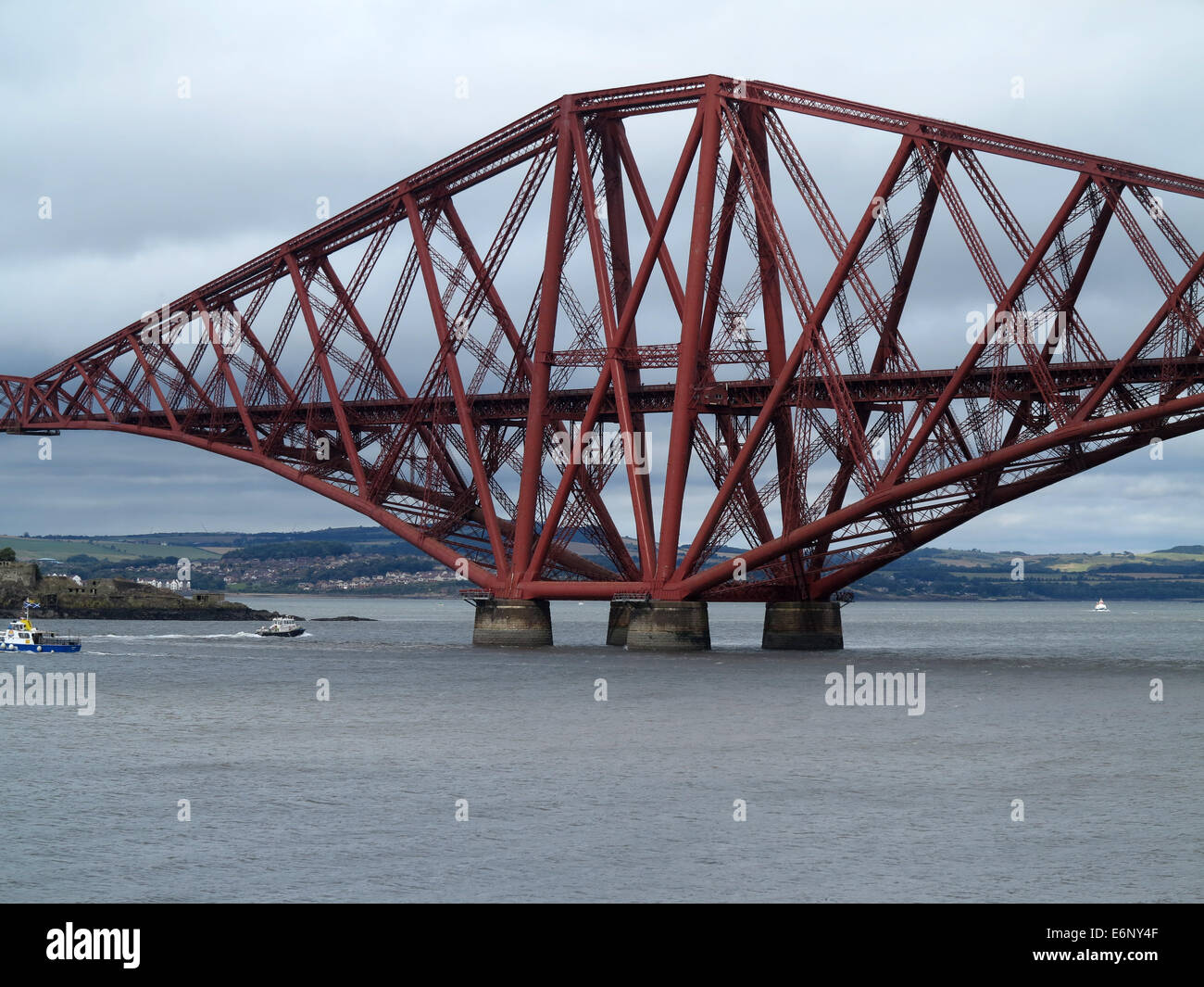 Forth Bridge - cantilever railway bridge - Between North and South ...