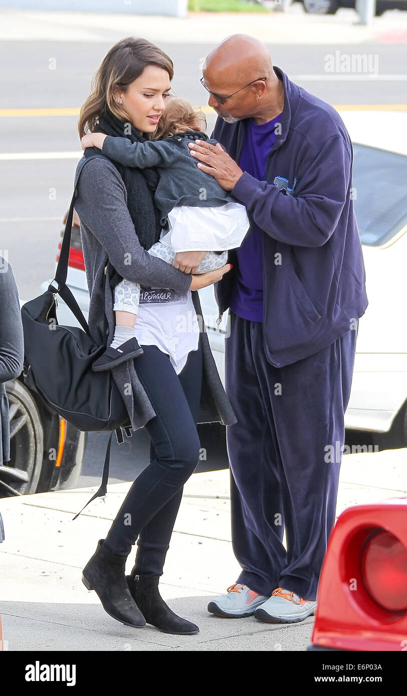 Jessica Alba, husband Cash Warren and their daughters go out to brunch ...