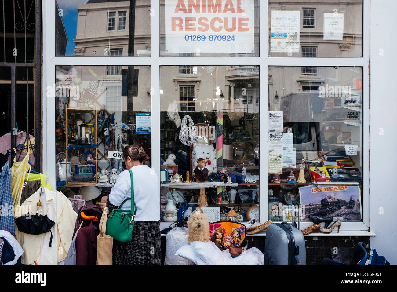 Stock outside shop hi-res stock photography and images - Alamy