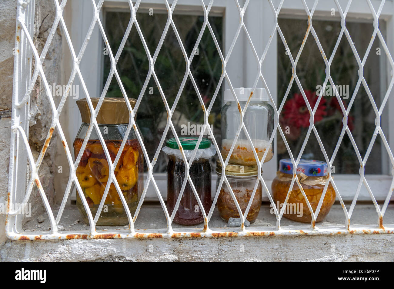 Security window grill metal hi-res stock photography and images - Alamy