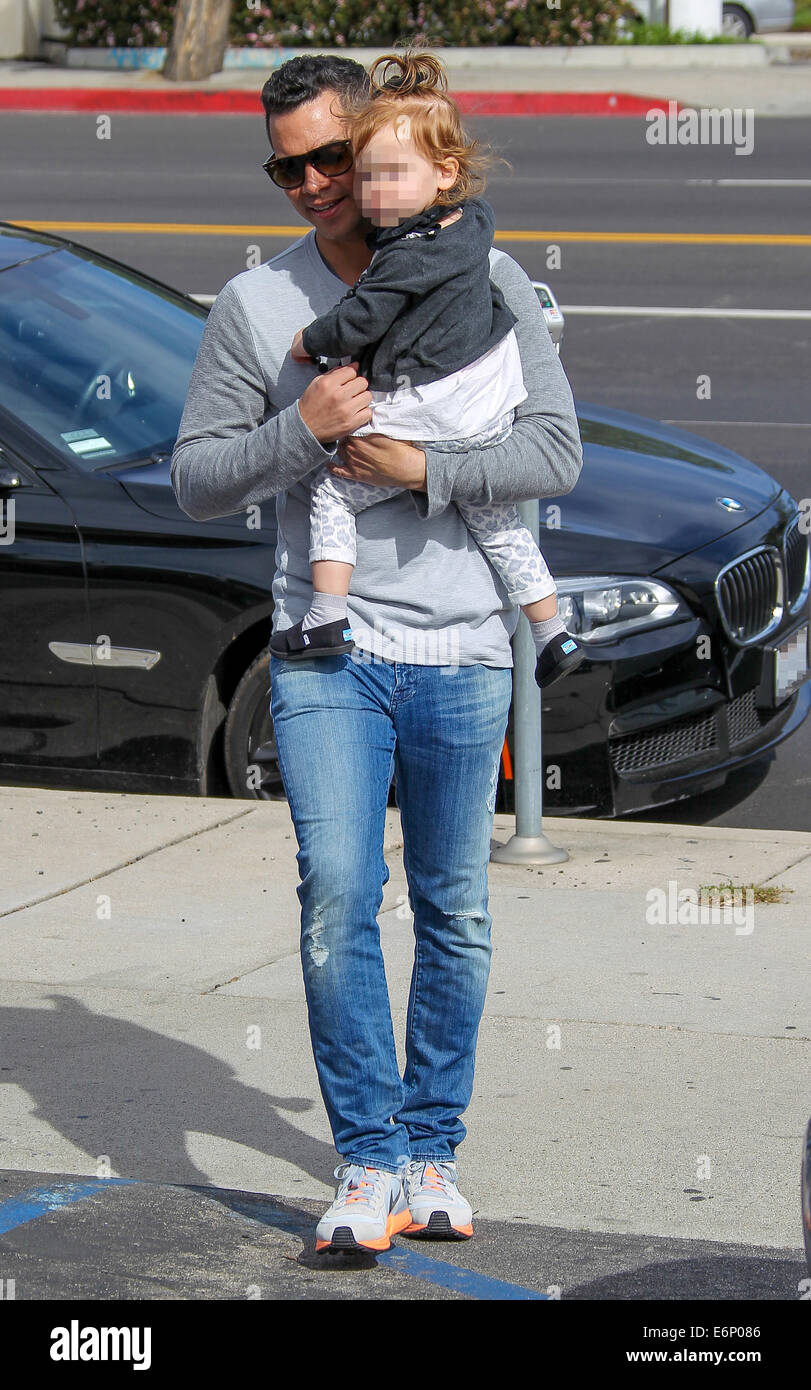Jessica Alba, husband Cash Warren and their daughters go out to brunch ...