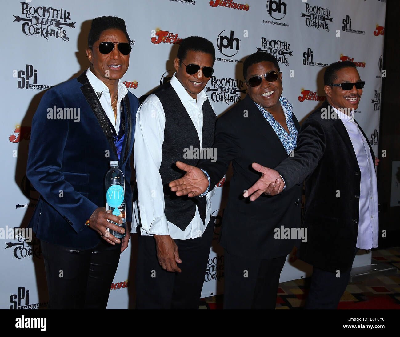 Red Carpet for RockTellz and Cocktails Presents The Jacksons at Planet ...