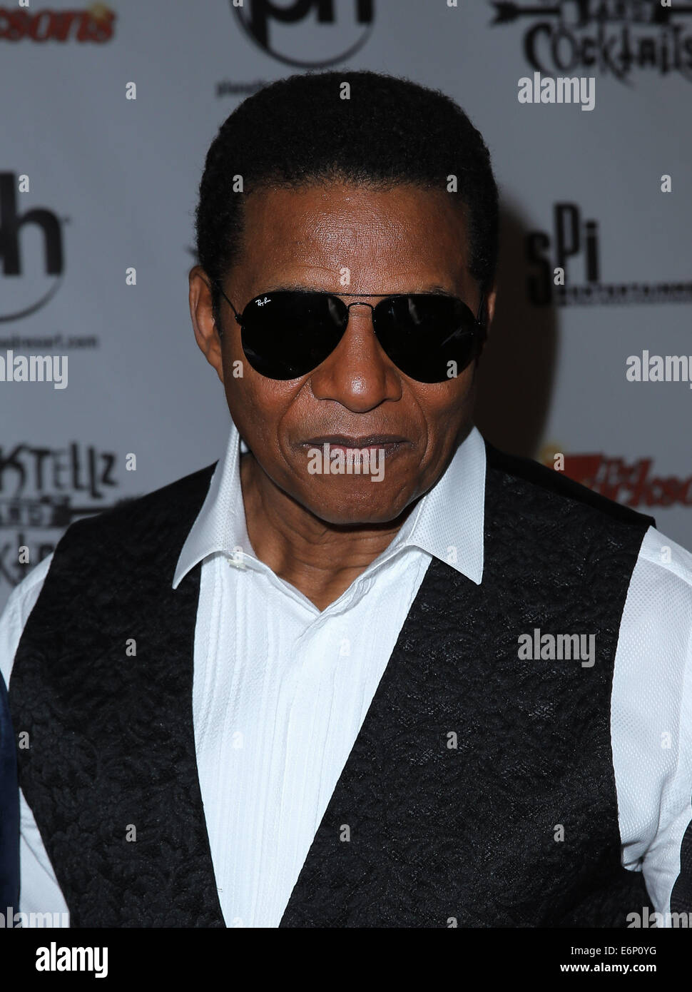 Red Carpet for RockTellz and Cocktails Presents The Jacksons at Planet ...